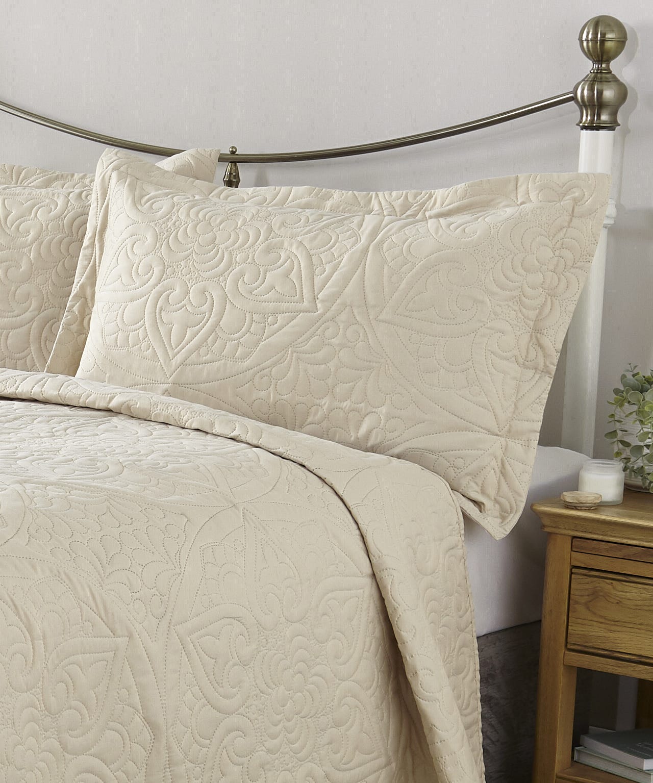 Pinsonic Pattern Bedspread